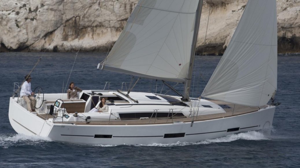 Dufour 560